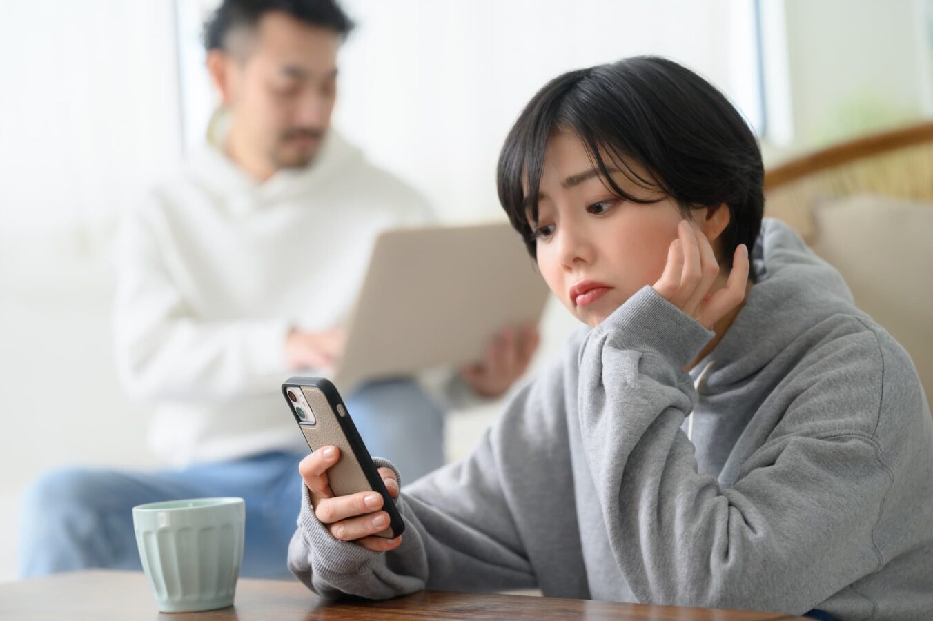 男が別れて死ぬほど後悔した彼女の特徴【別れた方がいい彼女／離さない方がいい彼女】